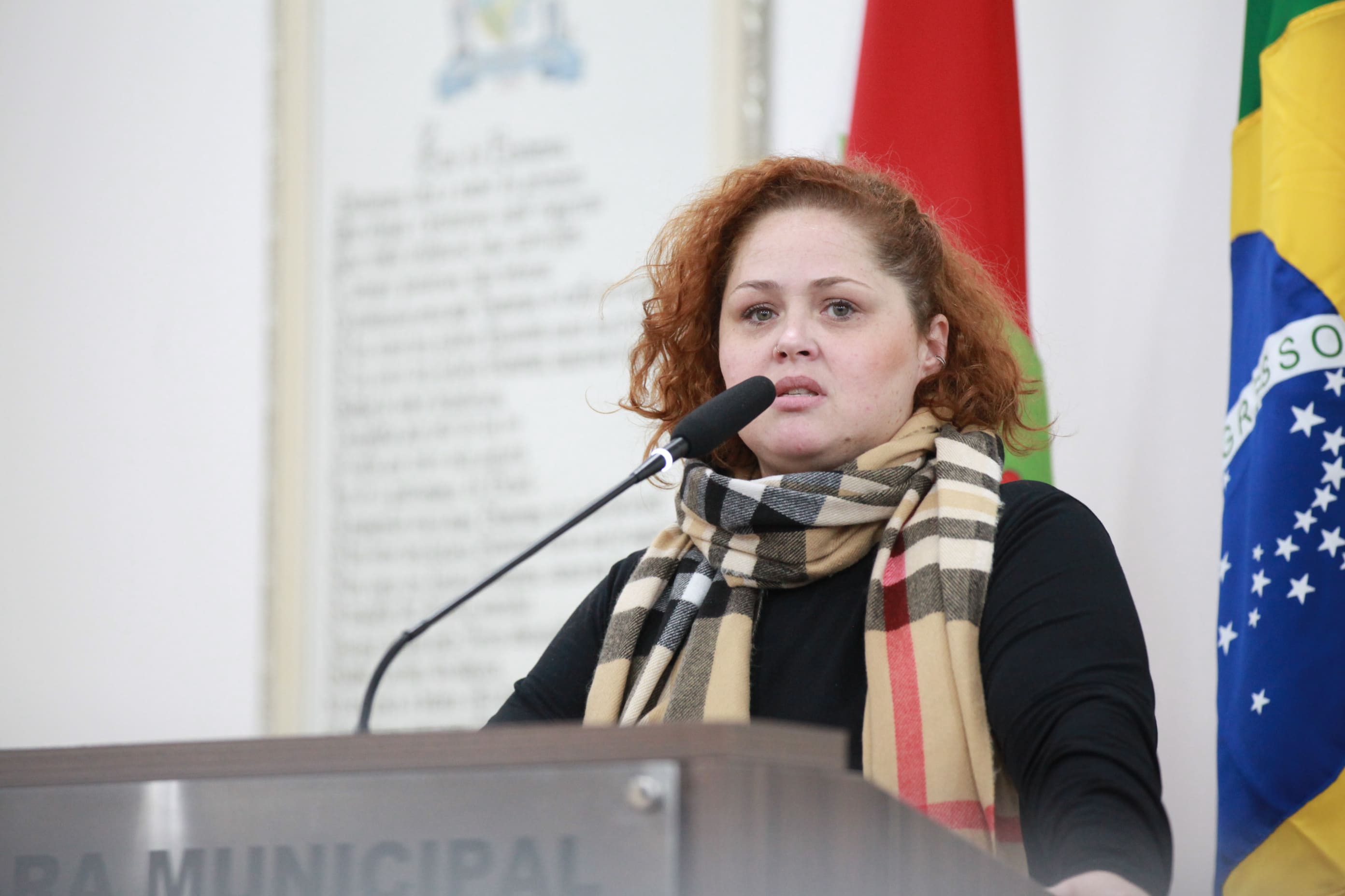 Jennifer Pabst ocupa tribuna em nome dos pais das vítimas do atentado à ...