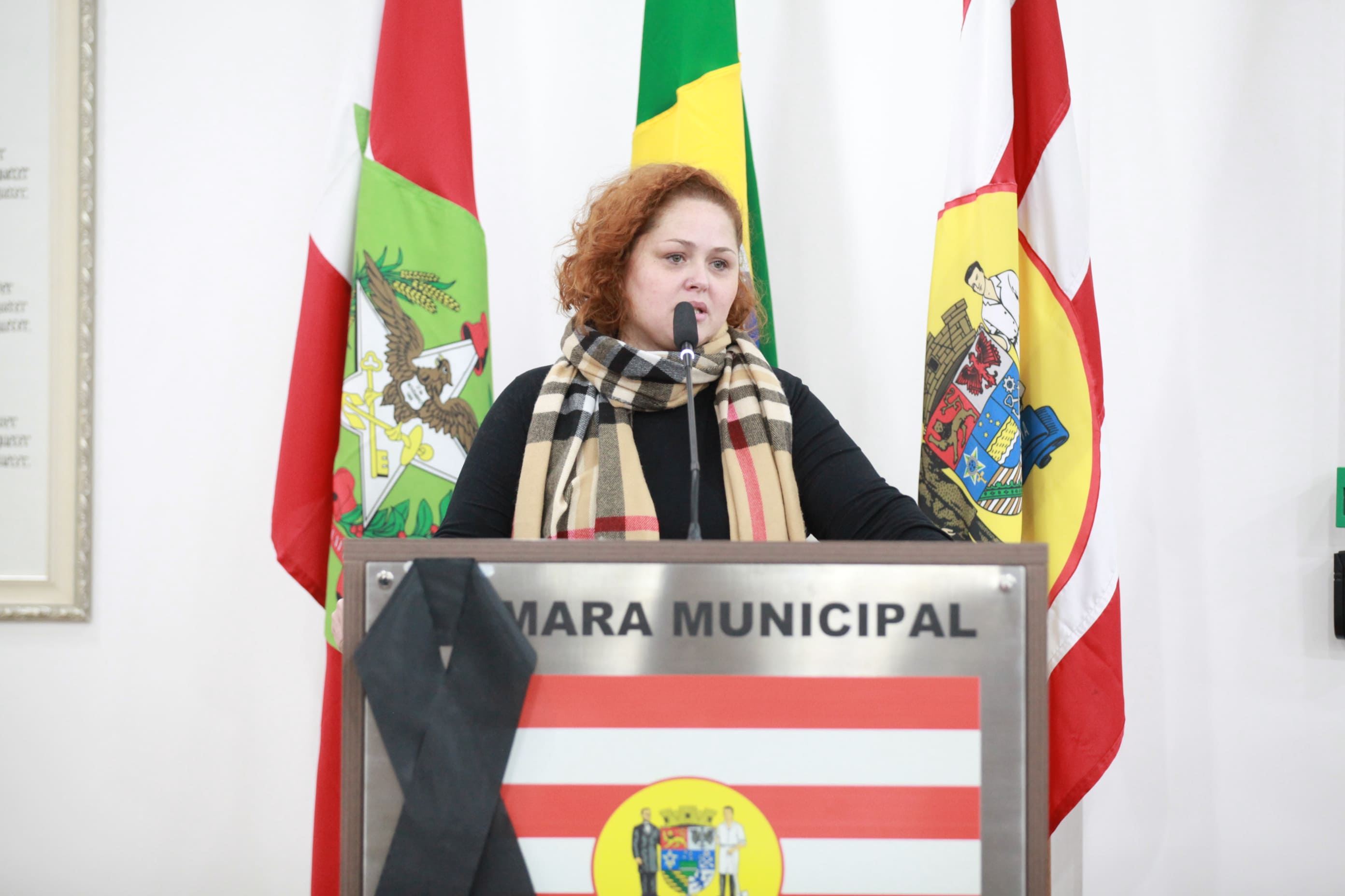 Jennifer Pabst ocupa tribuna em nome dos pais das vítimas do atentado à ...